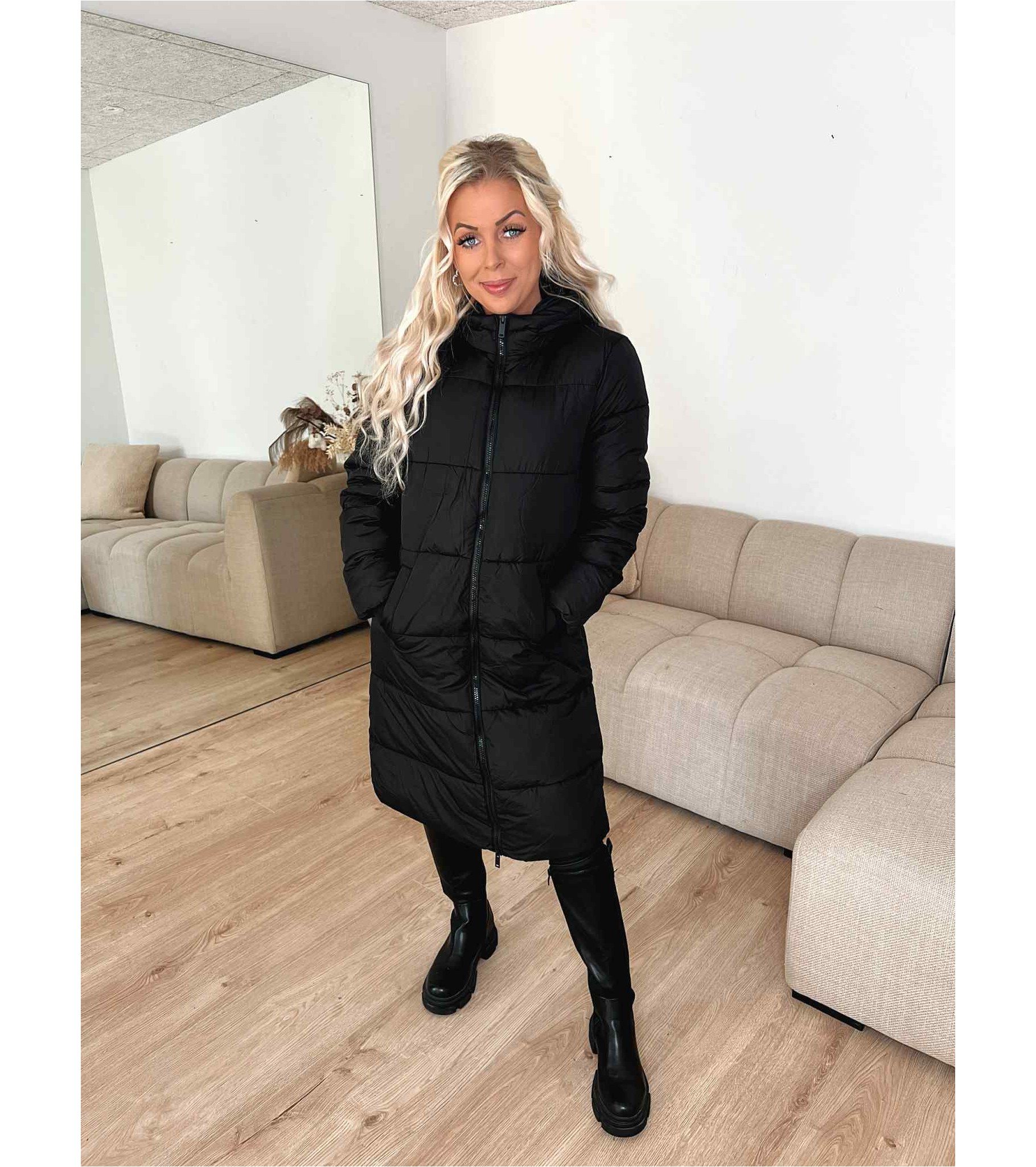 Se Bee lang puffer jakke sort